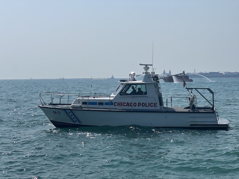 Chicago Police Marine Unit Rescues Sailboat