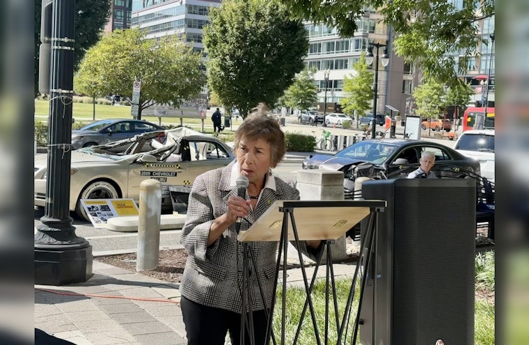 Pro-Palestinian Protesters Occupy Rep. Schakowsky's Skokie Office Near