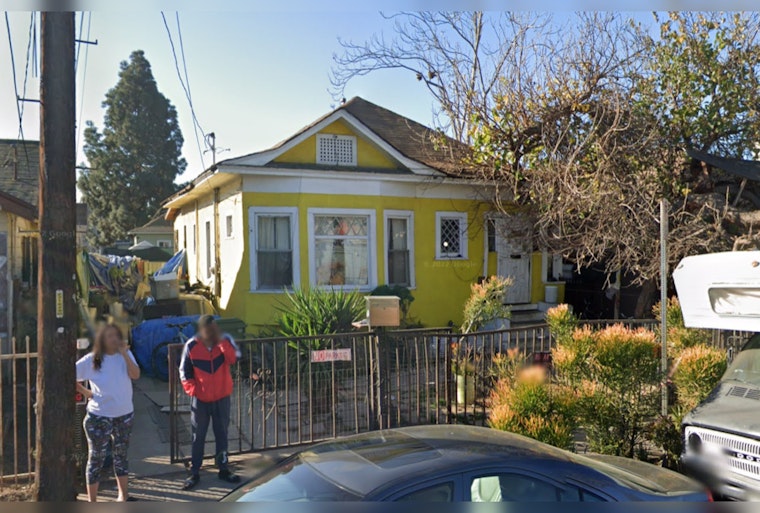 Tragic Blaze Claims Life in Central-Alameda Neighborhood, Los Angeles