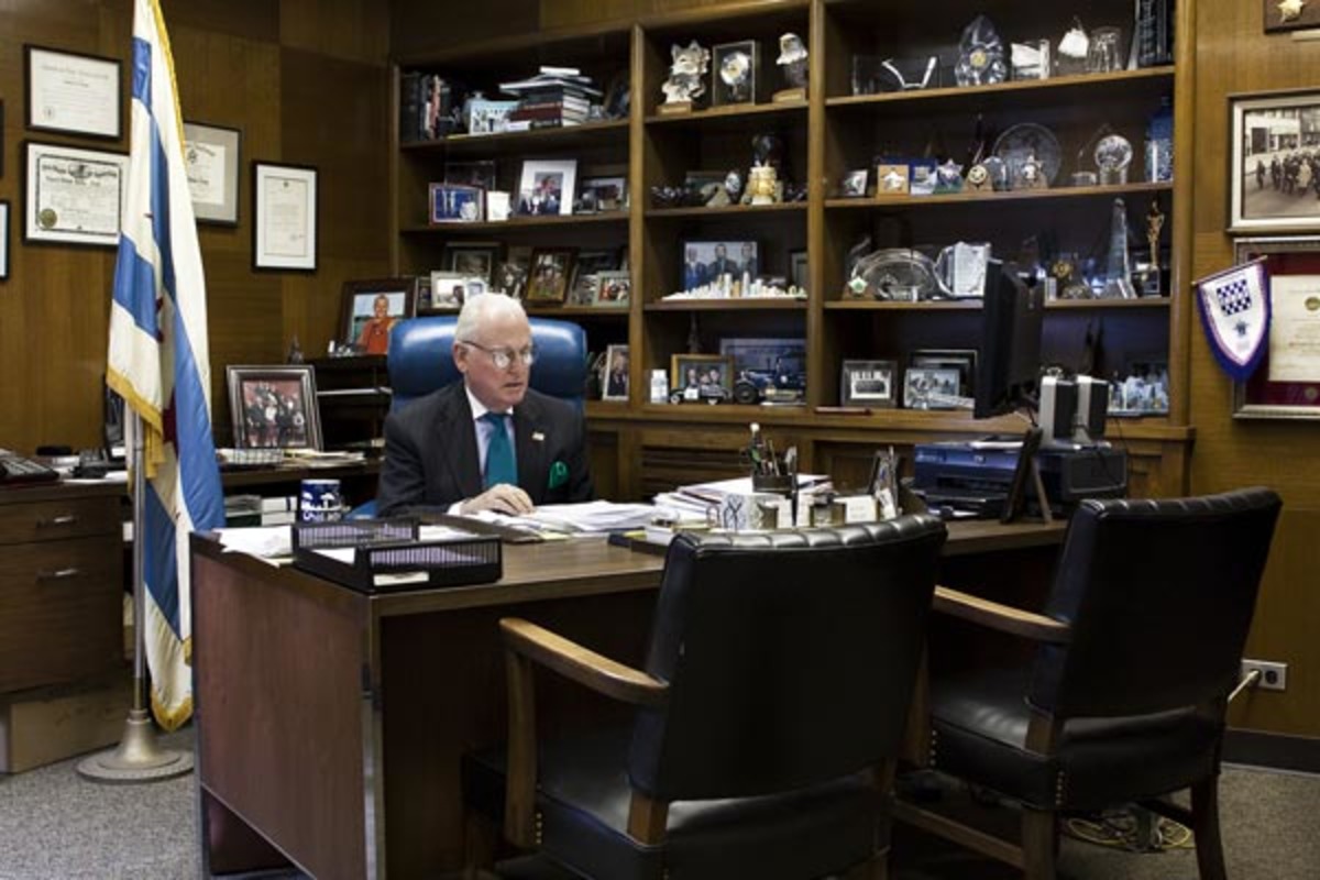 Ex-Chicago Alderman Edward Burke's Corruption Trial Turns to Burger