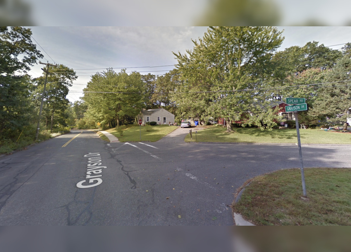 Crash on Grayson Drive in Springfield Kills Passenger, Injures Driver