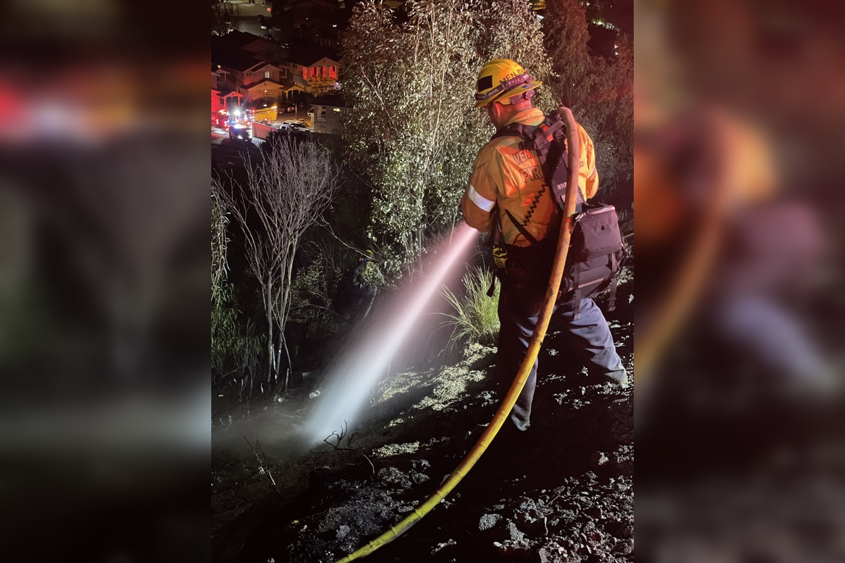 Simi Valley Brush Fire Threatens Homes, Prompt VCFD Response Prevents