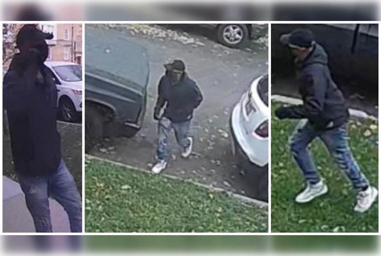 USPS Worker Robbed at Gunpoint in Chicago's Humboldt Park, $150K