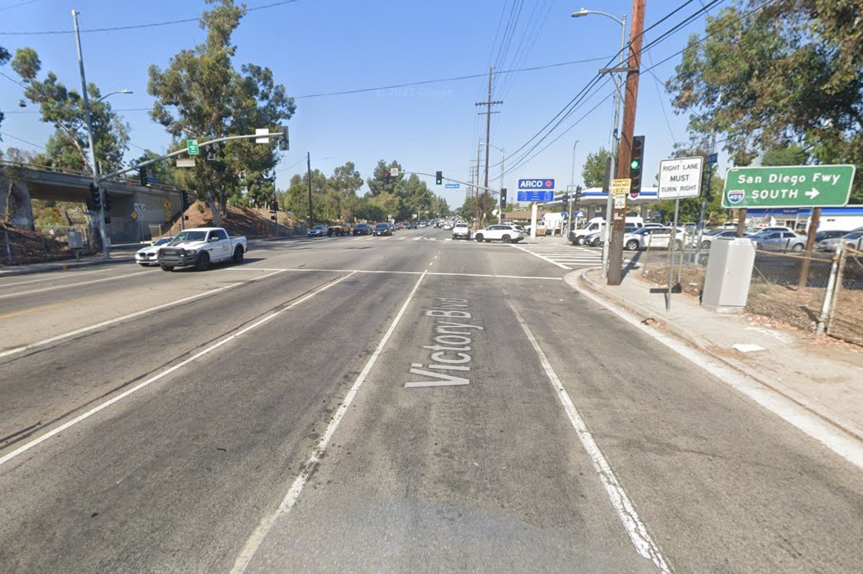 Driver Rescued by LAFD after Dump Truck Plunges off 405 Freeway in Van