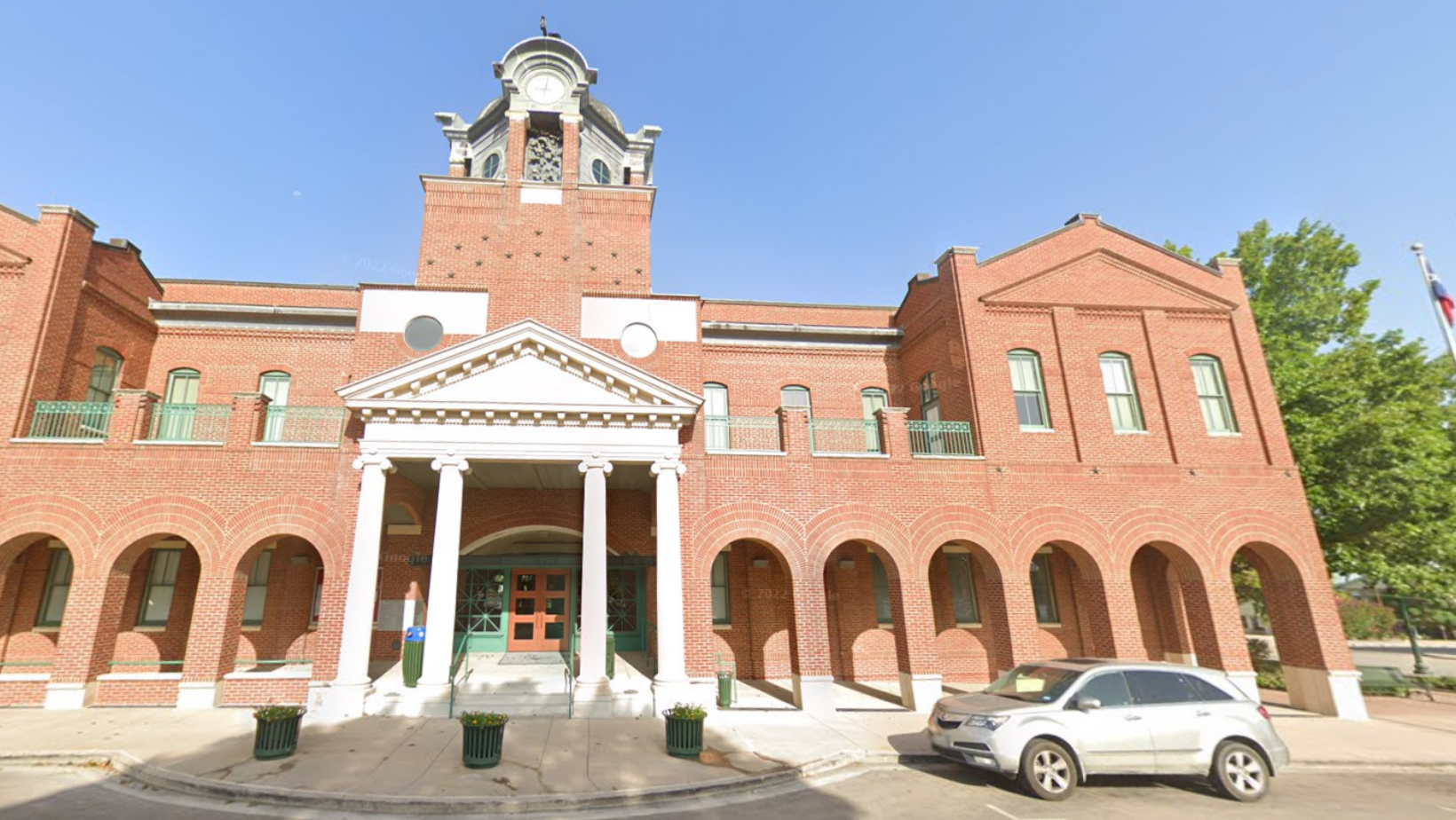 Grapevine Unveils Ice Rink as Fort Worth Celebrates Christmas,