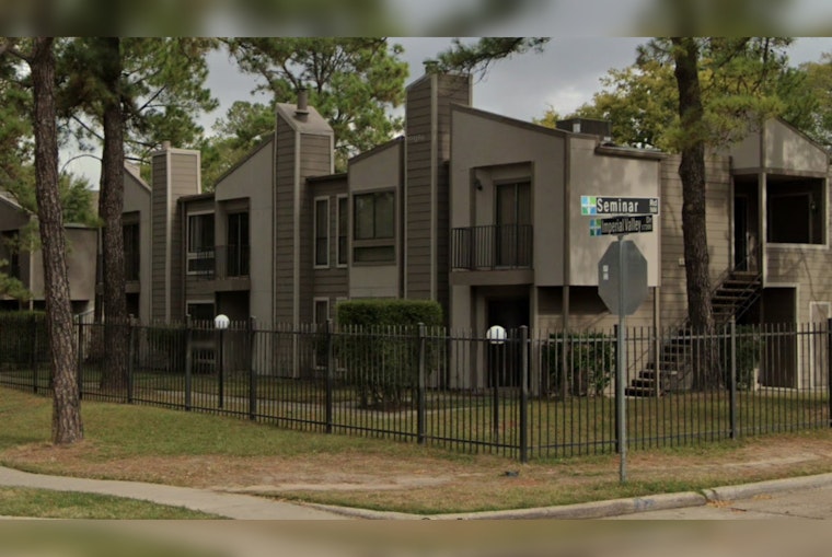 Houston Firefighters Tame Blaze at Abandoned Greater Greenspoint