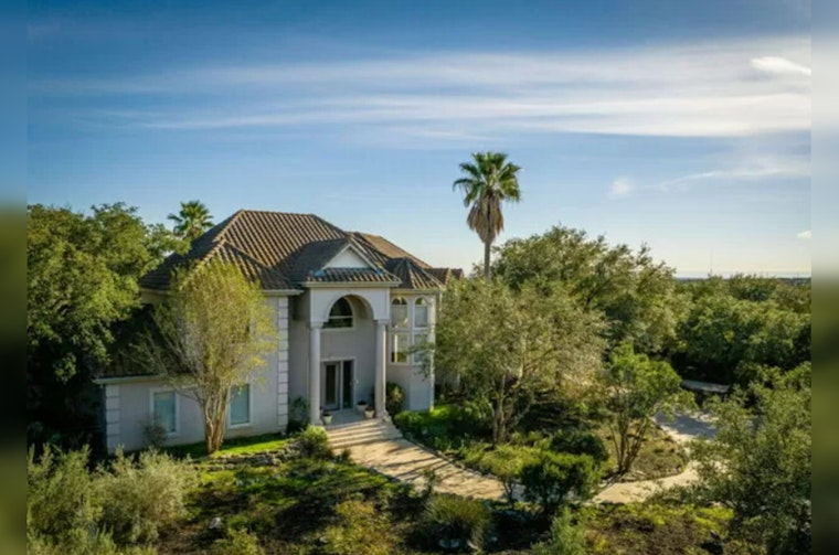 Luxurious $2.2 Million Estate in New Braunfels' Prestigious Riada