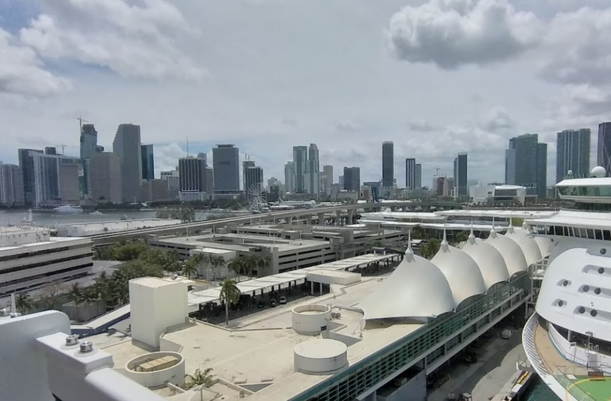 Miami Grapples with Rare Cold Snap, Moderate Air Pollution Concerns