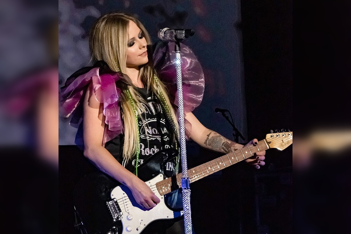 Avril Lavigne Brings Pop-Punk Nostalgia to Chicago with 'Greatest Hits