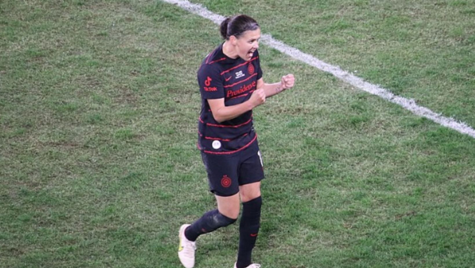 Canadian Soccer Star Christine Sinclair Re-Signs with Portland Thorns