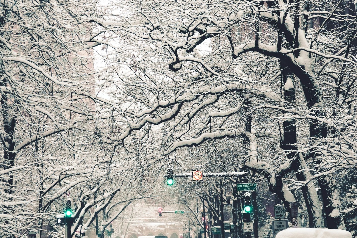Chicago Braces for Snow and Freezing Rain, NWS Issues Travel Warnings
