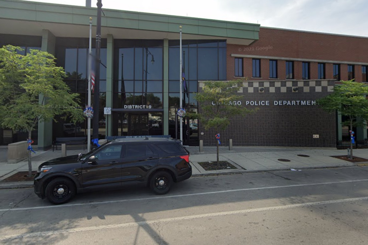 Chicago Police Warn of Armed Robber Engaging in Series of Street