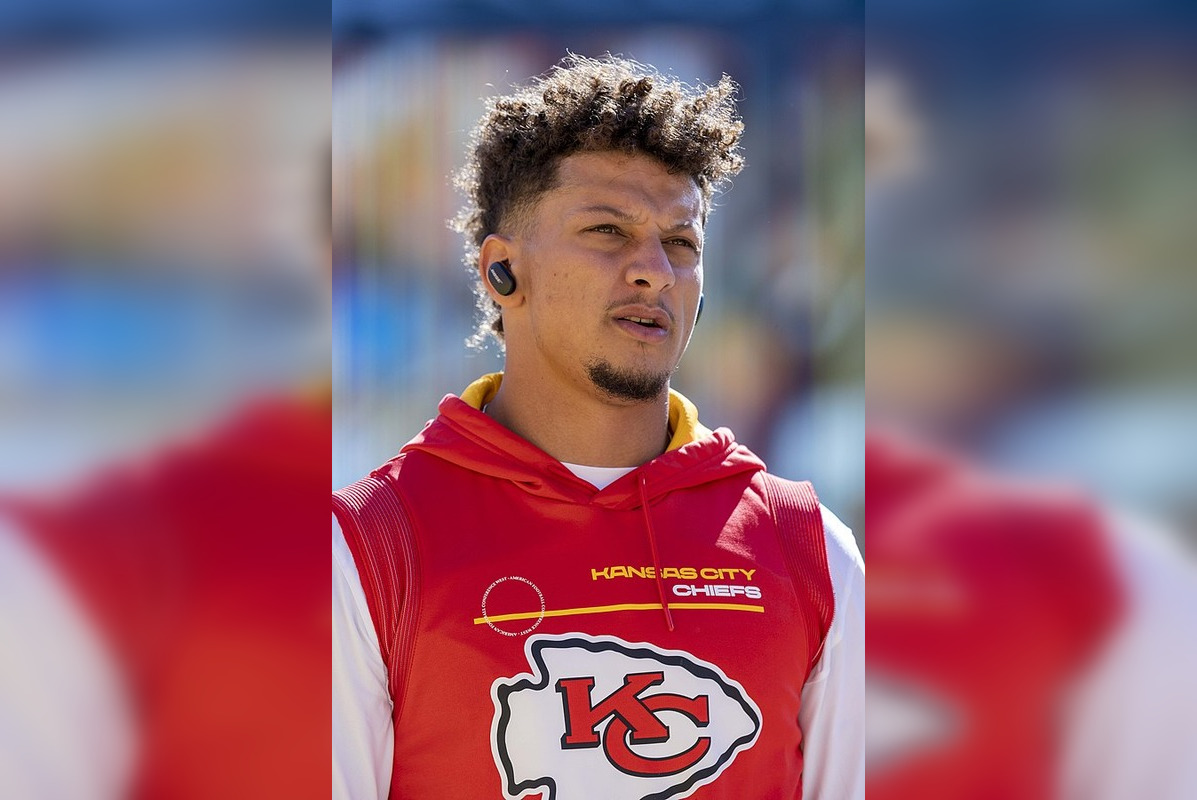 Chiefs Conquer Cold and Dolphins in Playoff Victory, Mahomes Steers