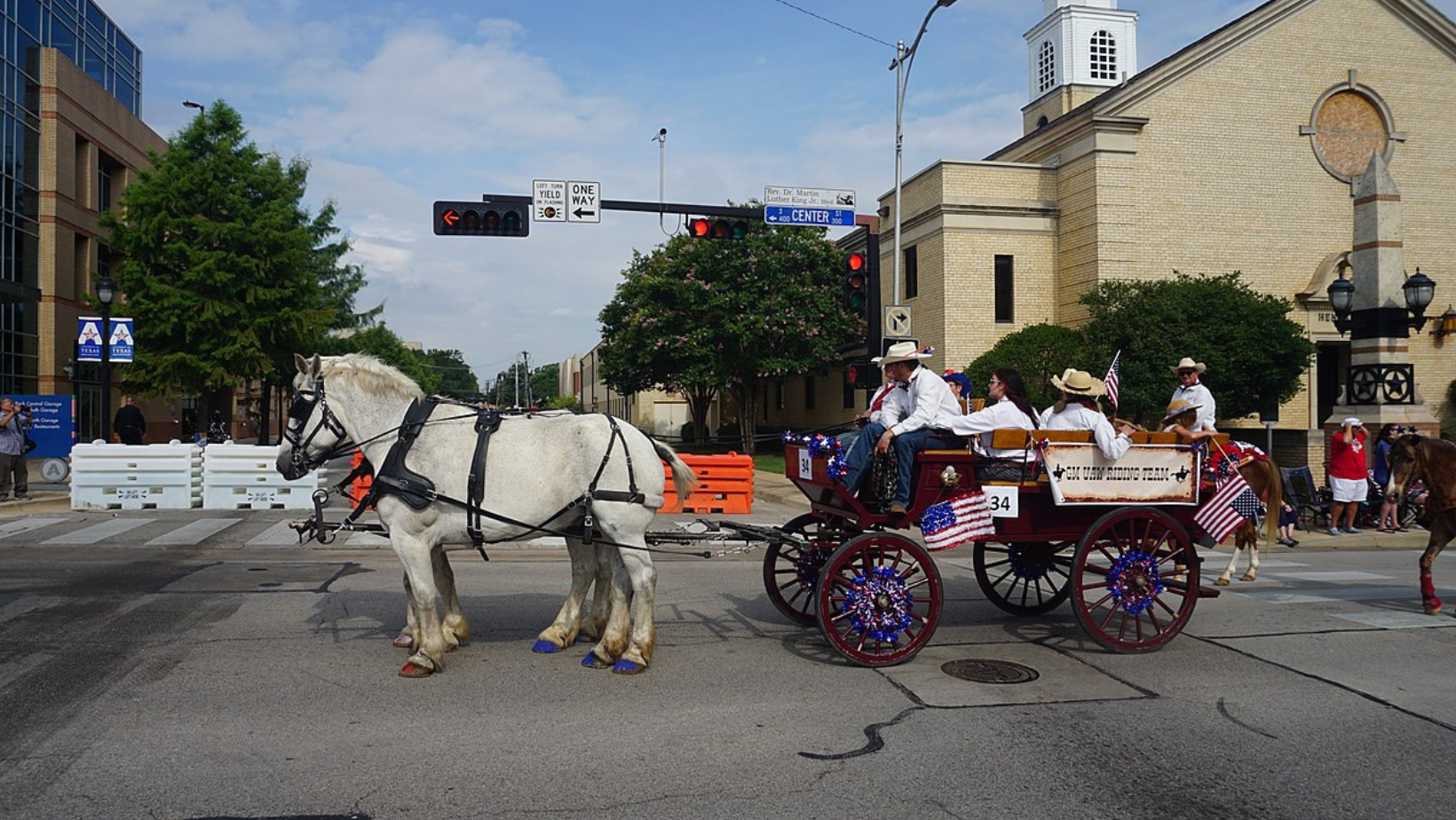 Dallas Mulls Ban on Horse-Drawn Carriages, Balancing Tradition Against