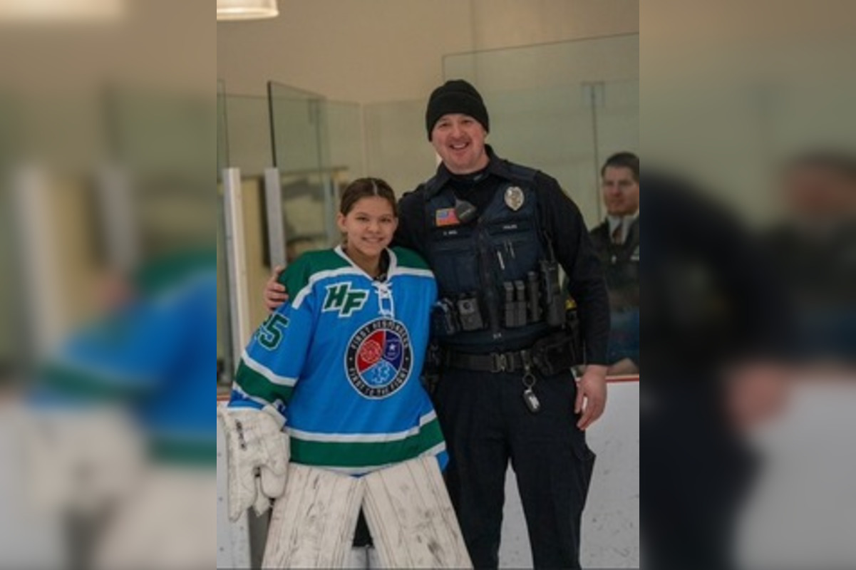 High School Hockey Team Honors Eden Prairie First Responders in