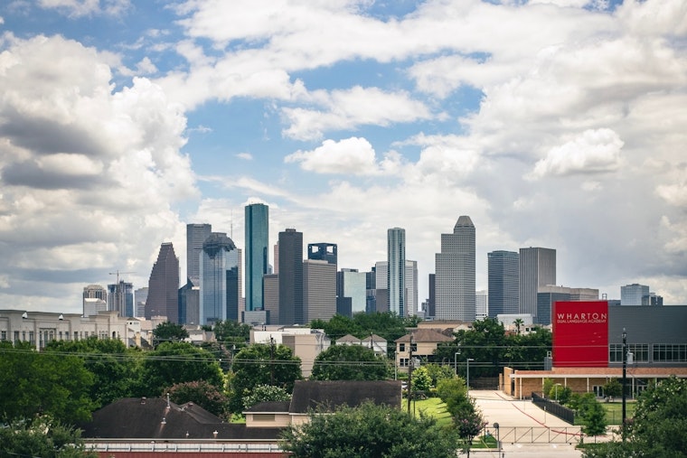 Houston Gripped by Blustery Winds, Wind Advisory in Effect with Gusts