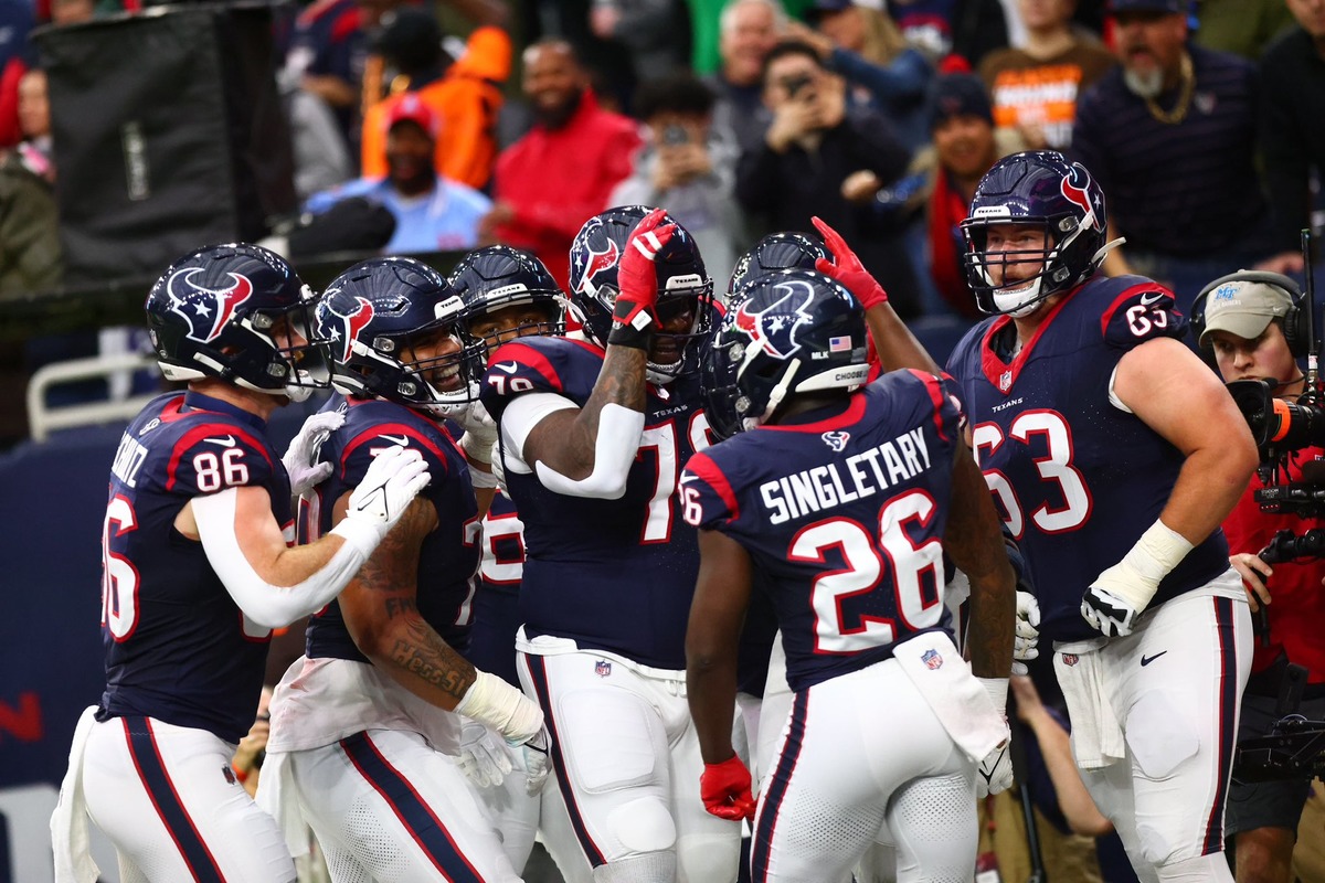 Houston Texans Secure Playoff Schedule, Await Chiefs or Ravens as Next