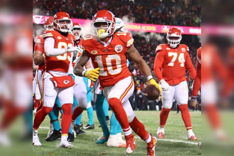 Kansas City Chiefs Ice Out Miami Dolphins in Near-Record-Breaking Cold