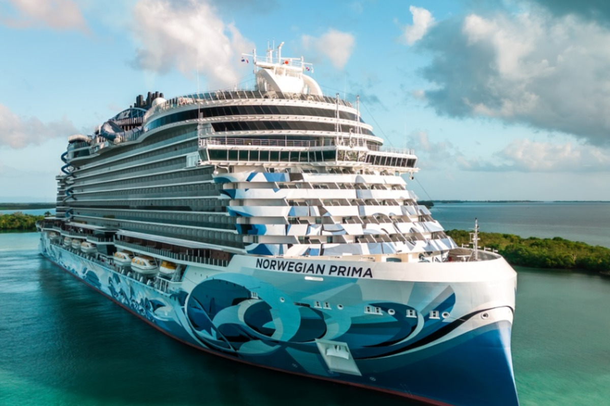 Norwegian "Prima" Cruise Ship Rescues Sea Refugees from Galveston,