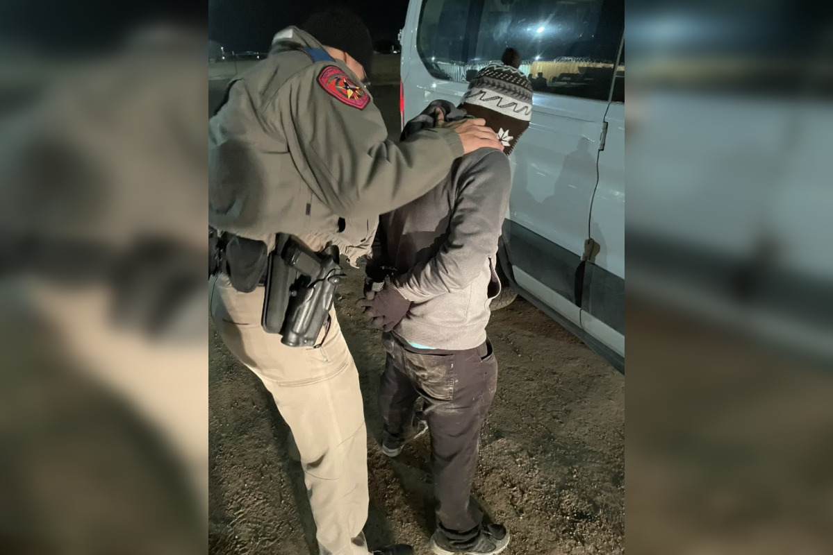Texas Defies Biden Administration with Migrant Arrests at Border Park