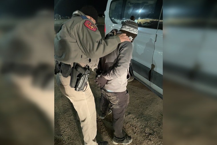 Texas DPS Detains Migrants at Eagle Pass Border Park, Defies DHS Over