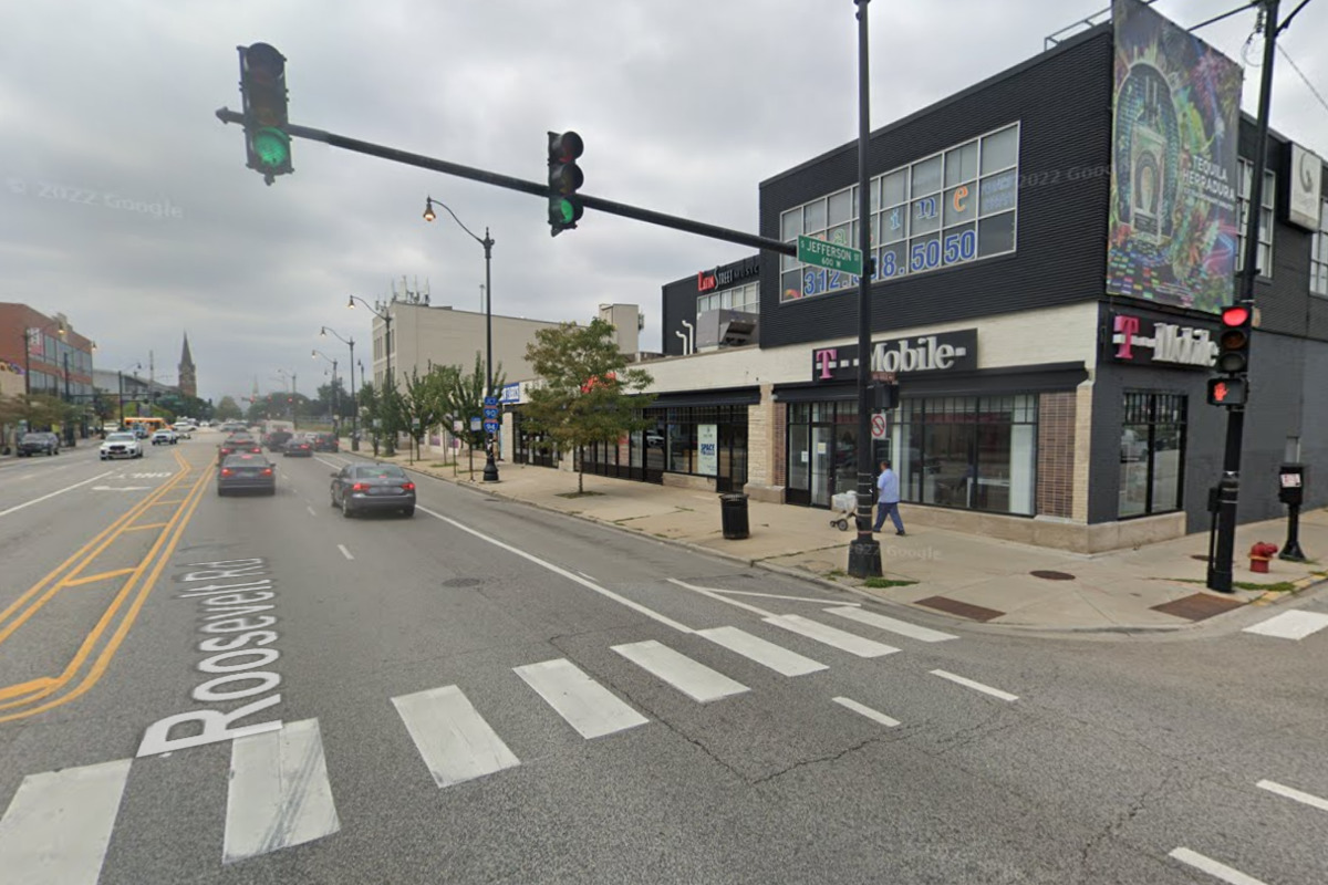 Thieves Smash Into Chicago Currency Exchange and Steal ATM in Daring