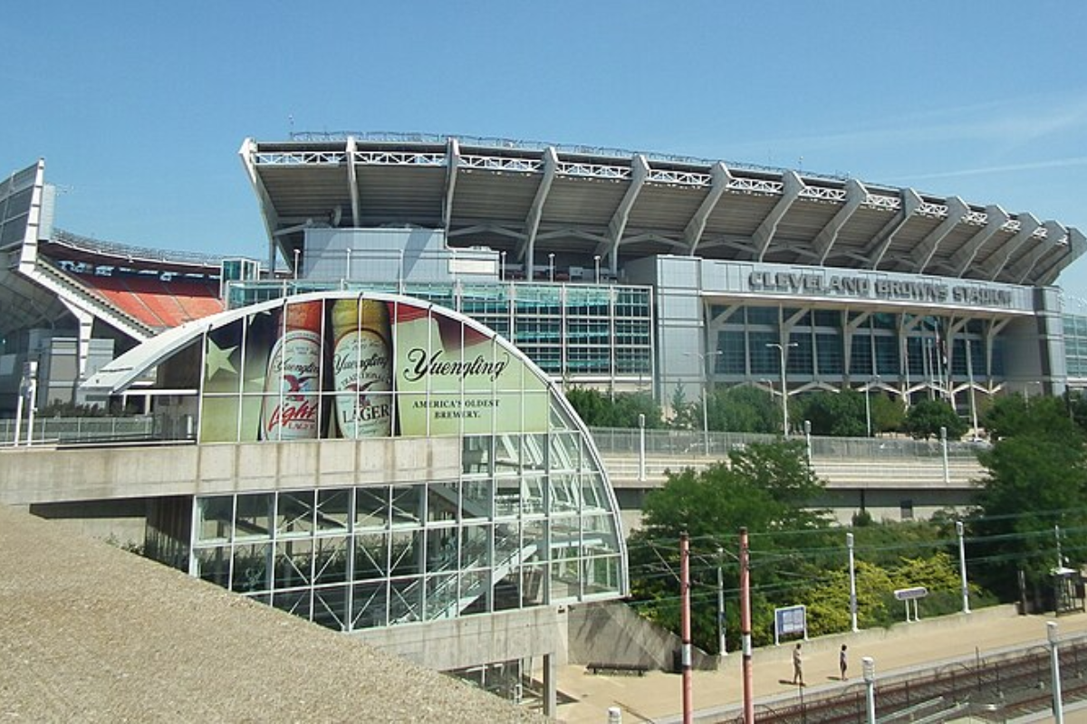 Cleveland Mobilizes Art Modell Law in Effort to Keep Browns from