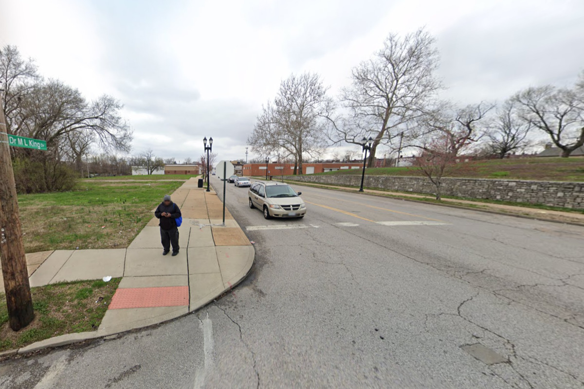 Elderly Man Robbed and Assaulted in Saint Louis' West End, Suspect at