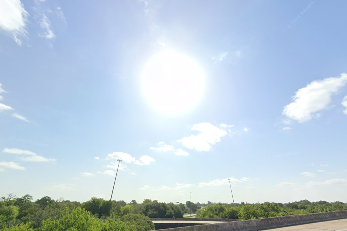 Houston Forecast, Sunny Start to Week with Thunderstorm Chances Ahead
