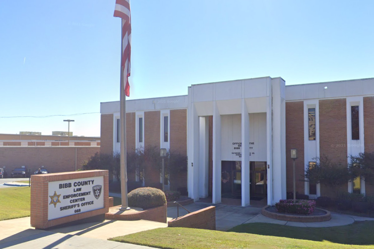 Macon Woman Sentenced to 30 Months for Aiding Convicted Felon's Escape