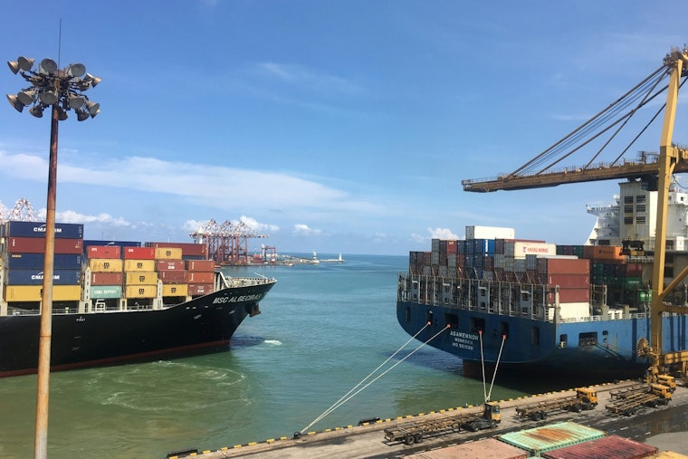 Mass Economy Threatened as Dockworkers Strike at East and Gulf Coast
