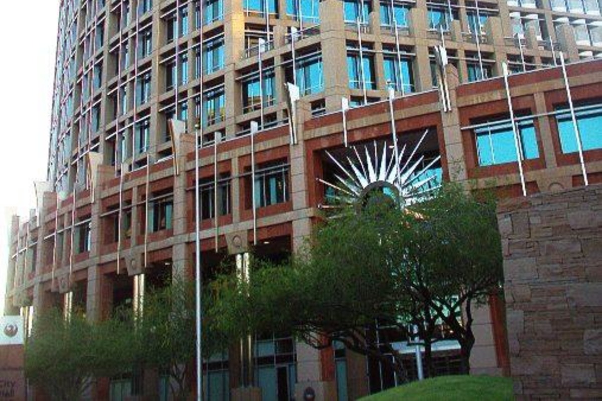 Phoenix Summit Tackles Climate Impact on Latina Maternal and Child