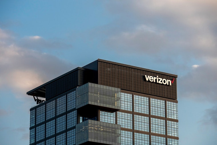 Verizon Users Frustrated by Yet Another Service Disruption in Chicago,