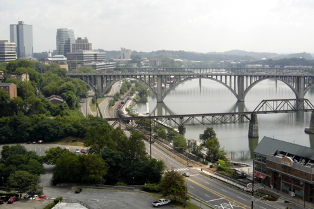 Caution Advised: Fog Limits Visibility in Knoxville, Blustery Winds