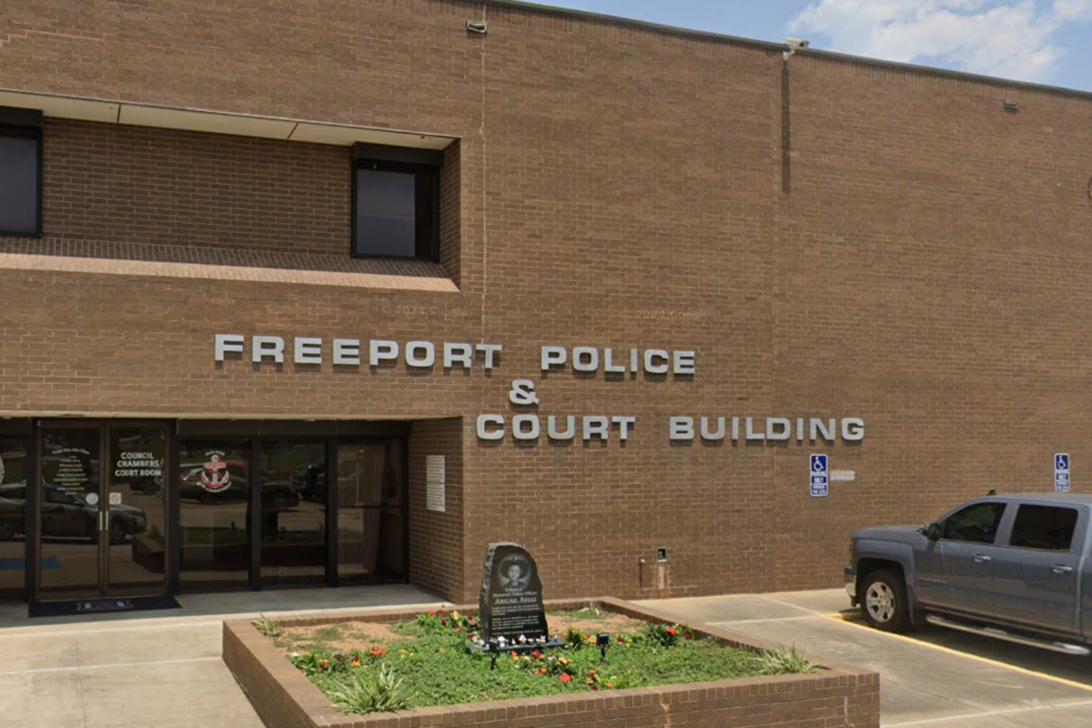 Freeport Community Rallies to Save Christmas Charity After Rat