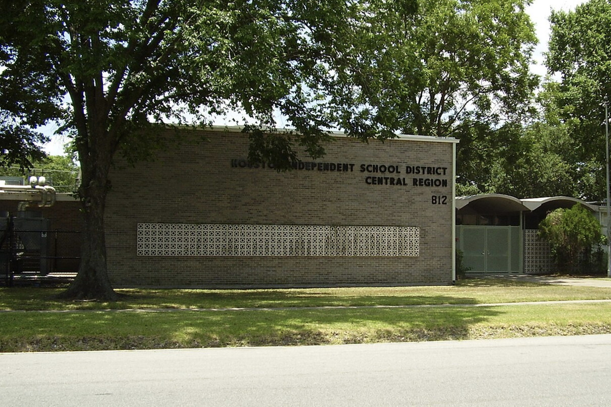 Harvard Elementary in Houston Faces Leadership Upheaval as Community