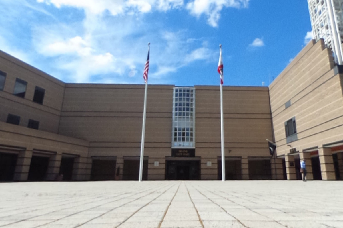 Irvine City Hall Hosts Minna Chow's Exhibition on Traditional Chinese