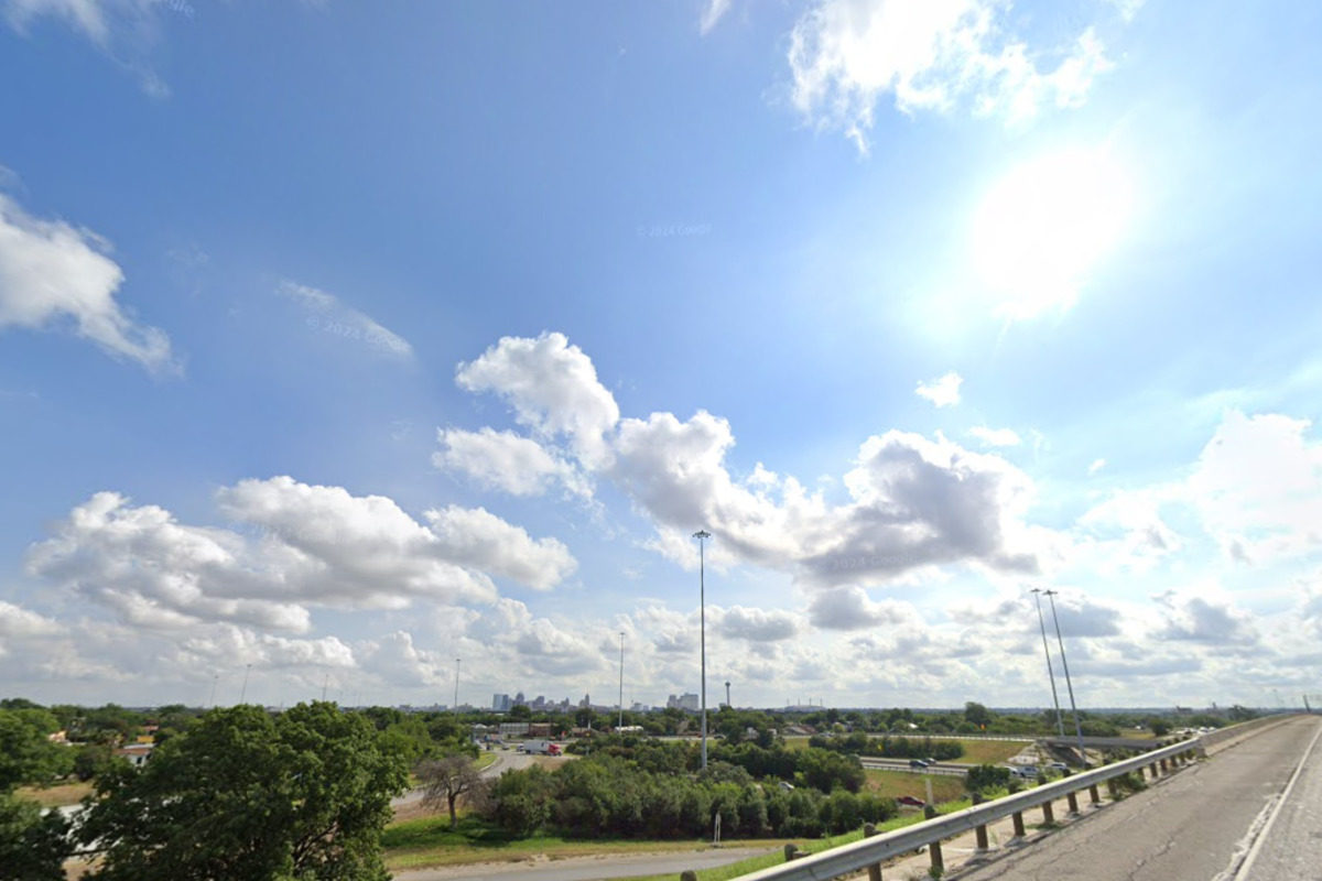 San Antonio Welcomes Mild, Sunny Weather As Holiday Season Approaches