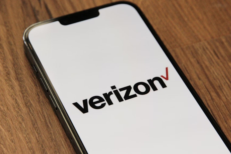 Verizon Service Restored After Widespread Outages Affect Thousands on