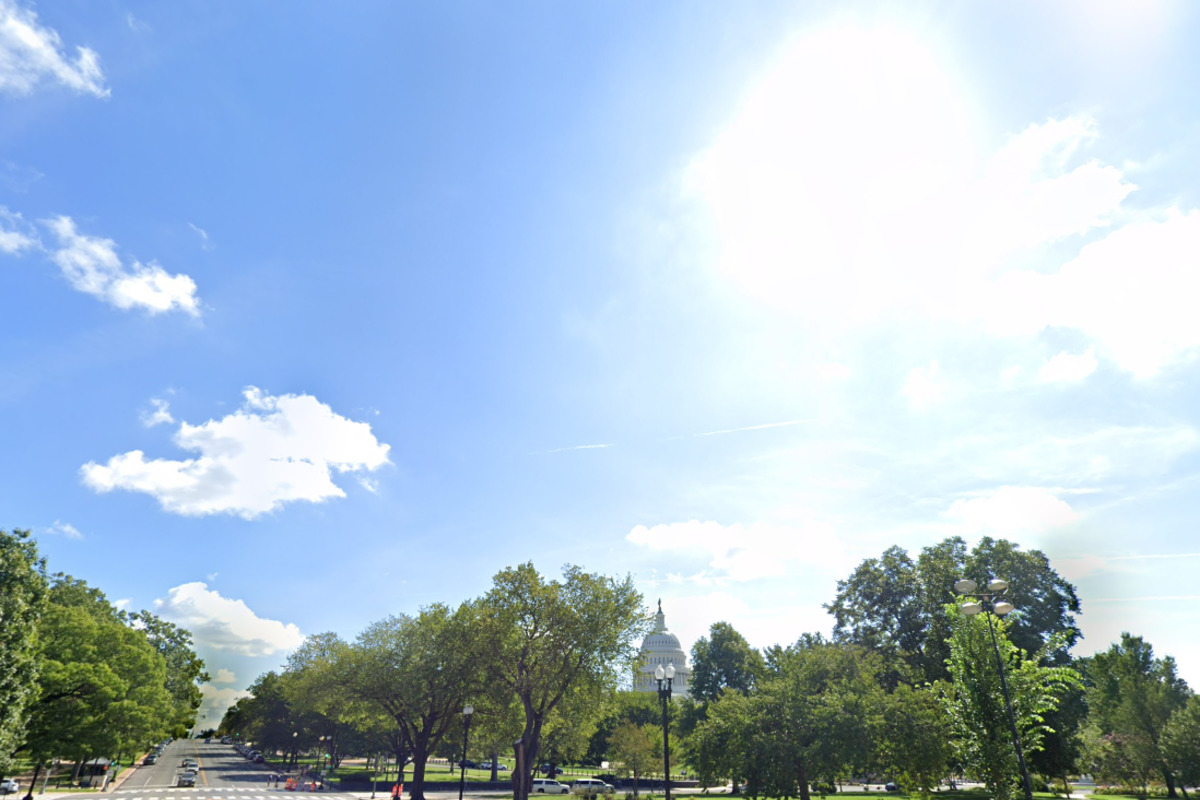 Chilly but Sunny Weather Ahead for Washington D.C. with Clear Skies