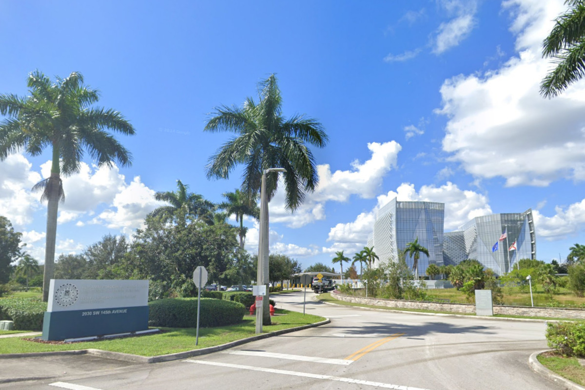 FBI Rings Scam Alert Bells for Holiday Shoppers in Florida, Beware the