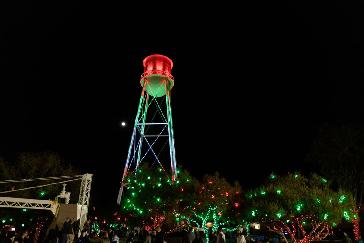 Gilbert Celebrates the Season with Water Tower Plaza Grand Reopening