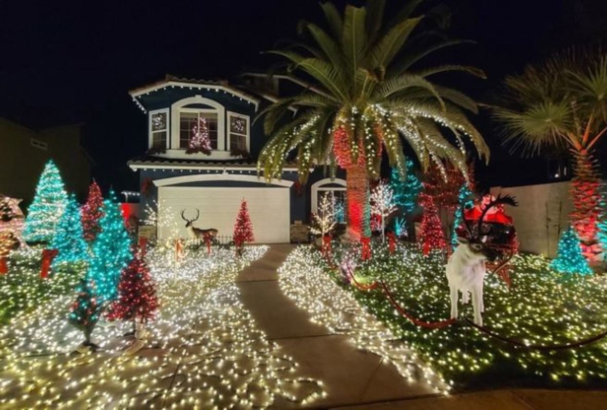 Gilbert Unveils Interactive 2024 Holiday Lights Map for Festive