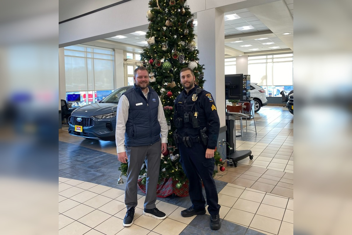 Luther North Country Ford Donates $4,000 to Coon Rapids Police 'Shop