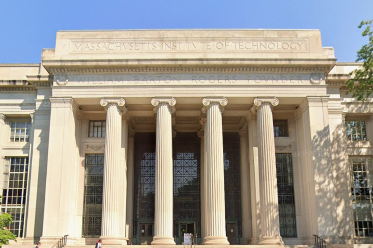 MIT's EXPLINGO Revolution Decodes AI Predictions into Plain Speak for