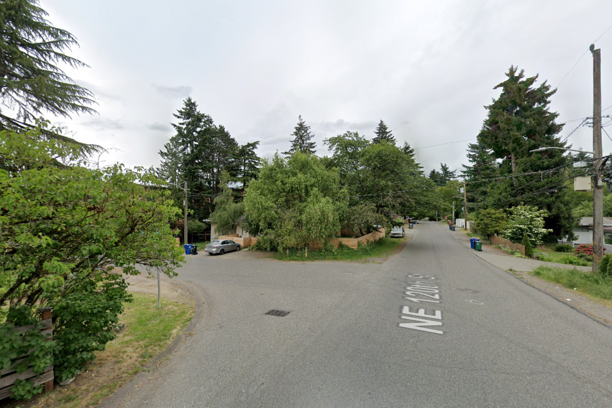 Seattle Police Probe Fatal Shooting in Lake City, Suspect at Large