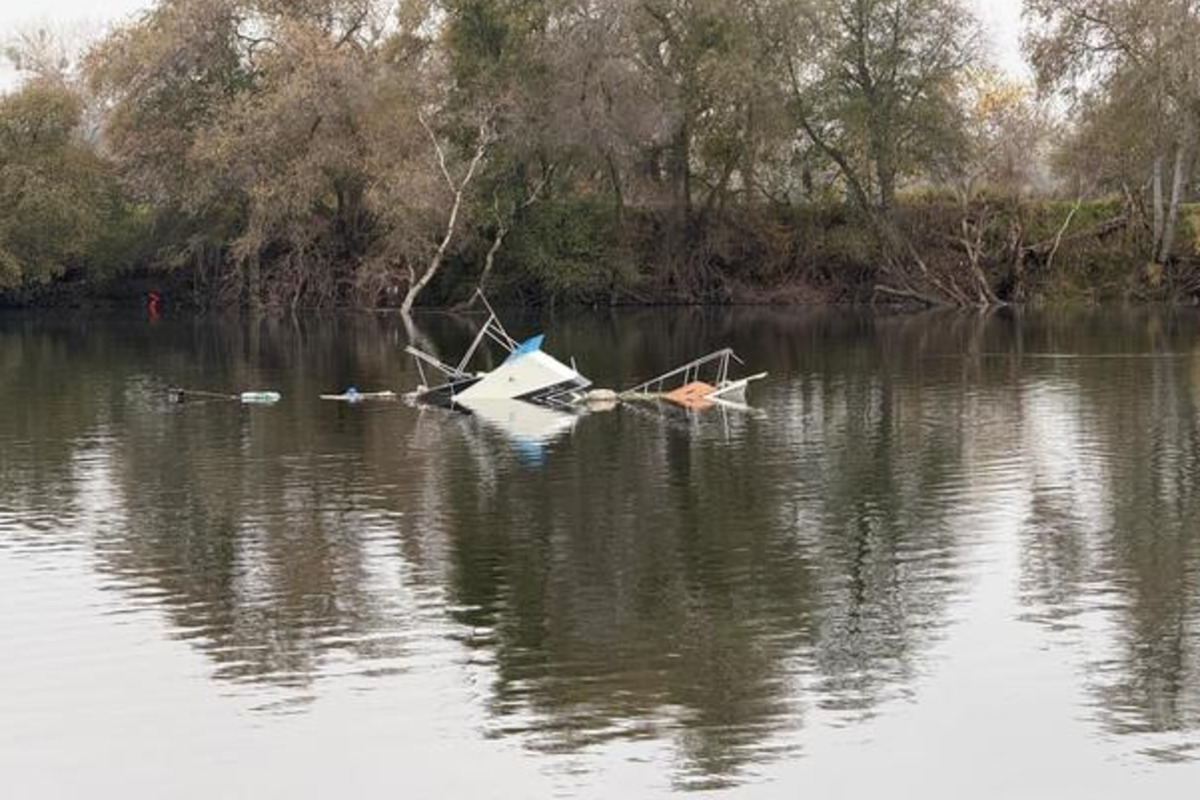Sinking Boat on American River Spurs Swift Rescue Operations Near