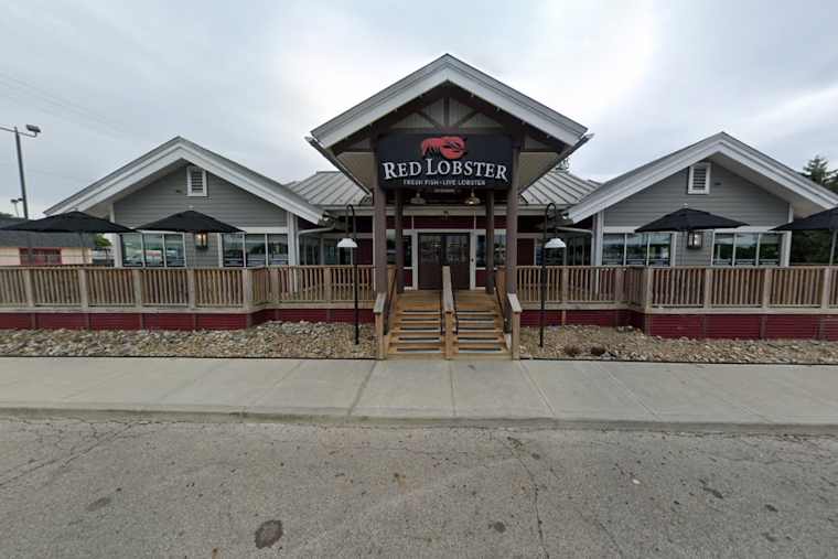 Suspicious Fire Engulfs Vacant Red Lobster in Columbus, Person Escapes