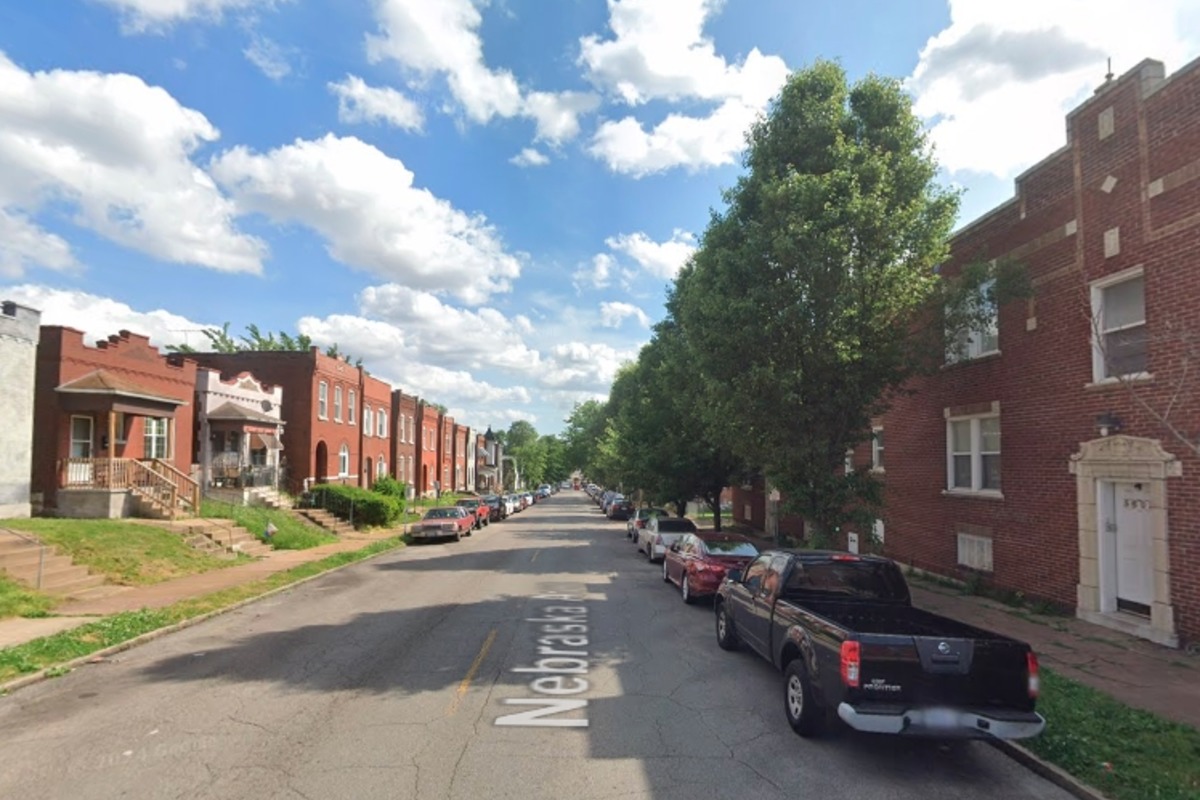 Teen Robbed at Gunpoint in St. Louis' Gravois Park Police Seek