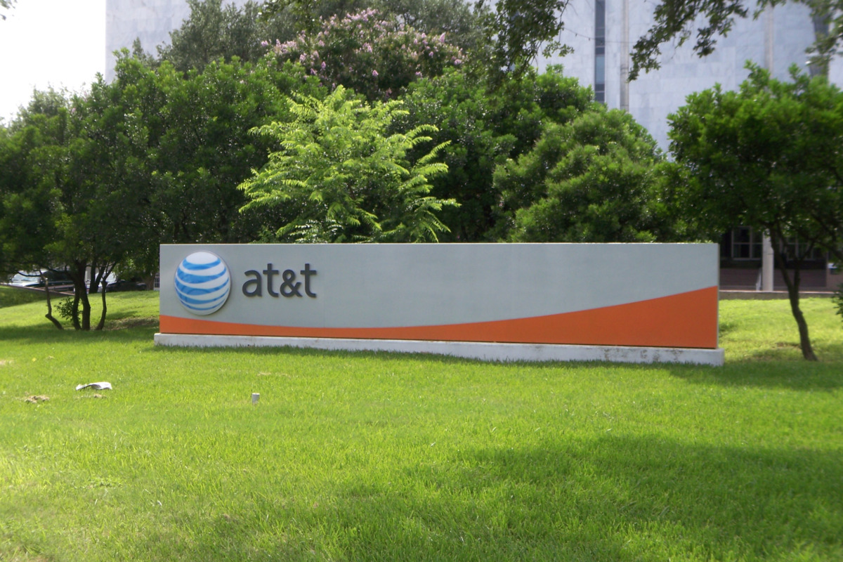 AT&T's Nationwide Outage Triggers Code Red, Leaving Millions in SOS